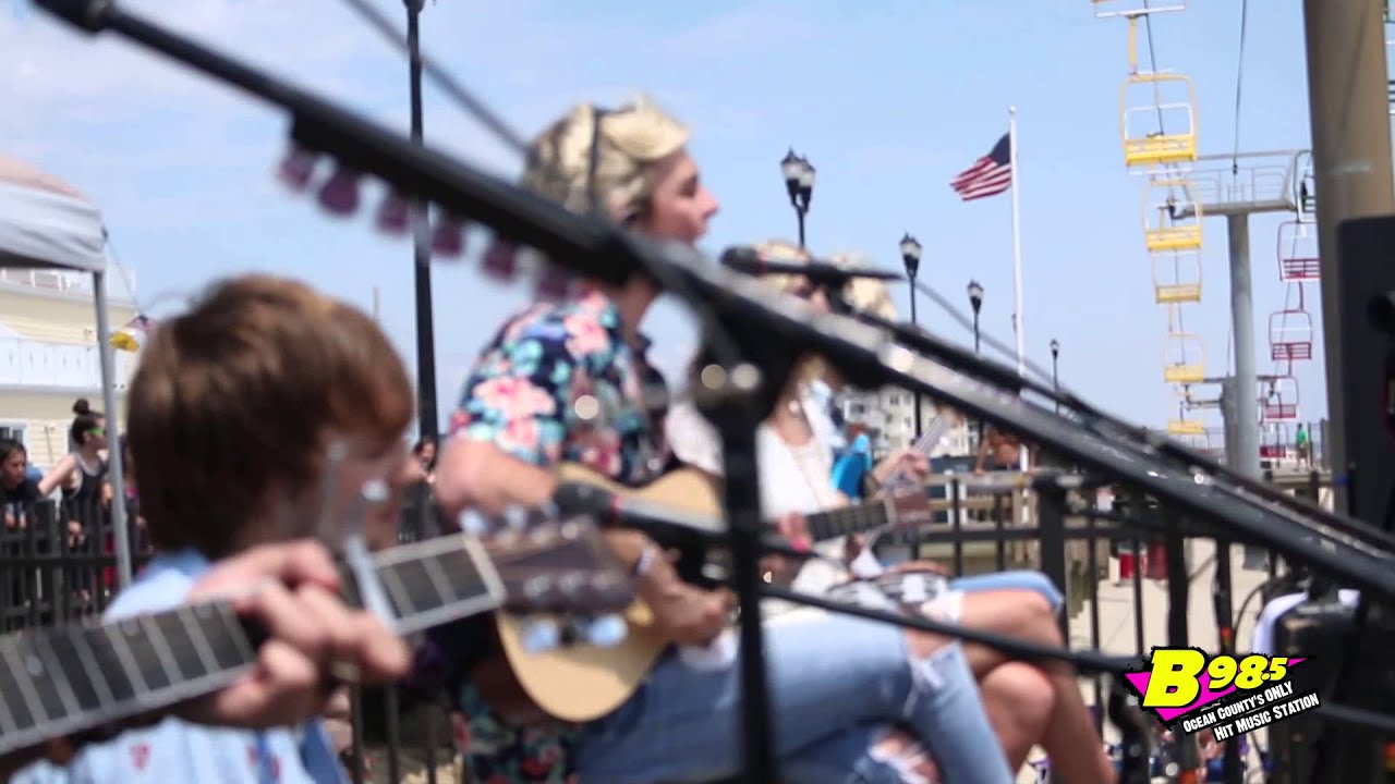 B98.5 Presents: R5 performs "F.E.E.L.G.O.O.D" - YouTube