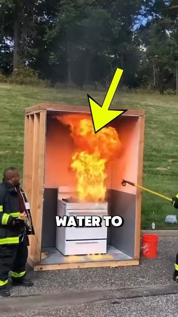 How to put out a grease fire - YouTube
