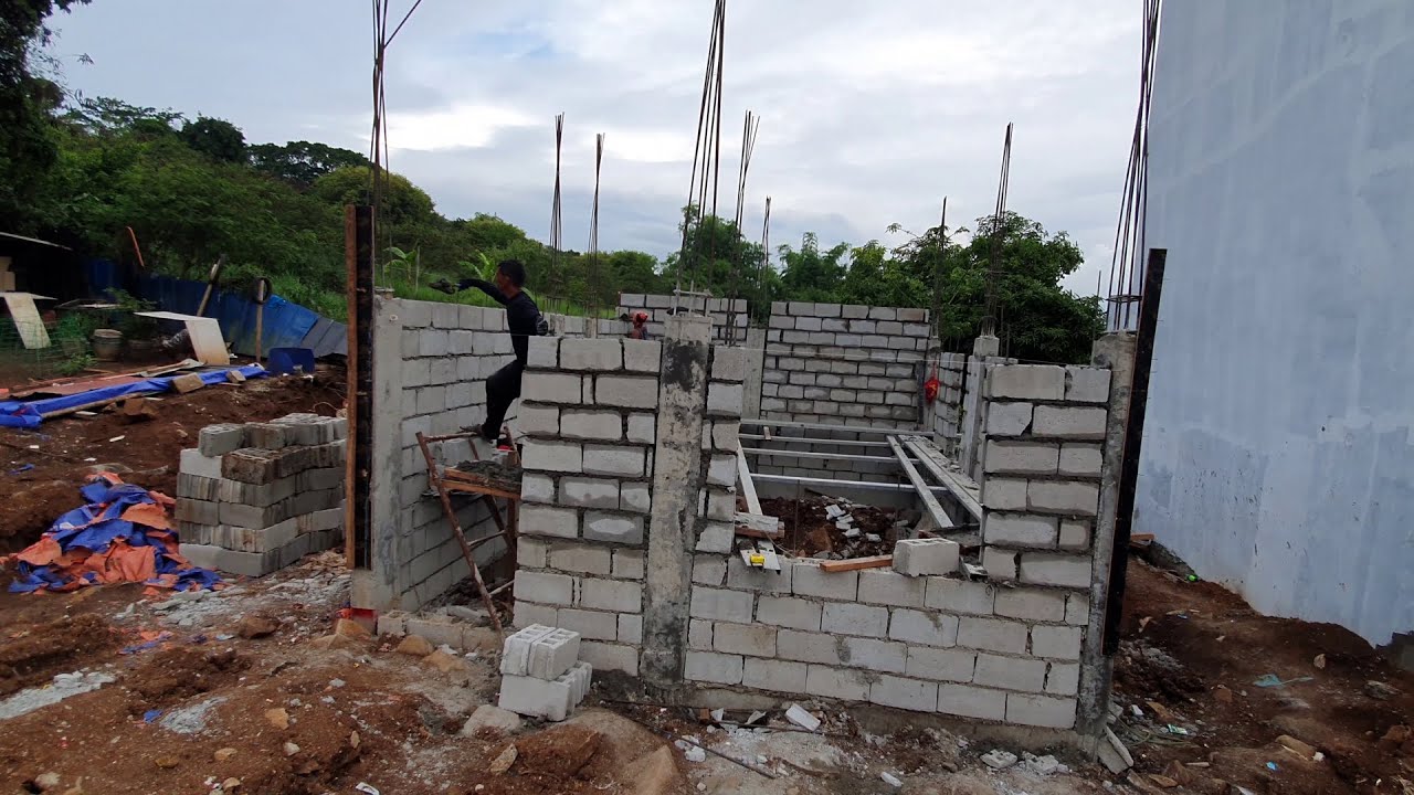 2022 05 House Build Week 5 - Columns & Laying of CHB (Poste, Asintada ...