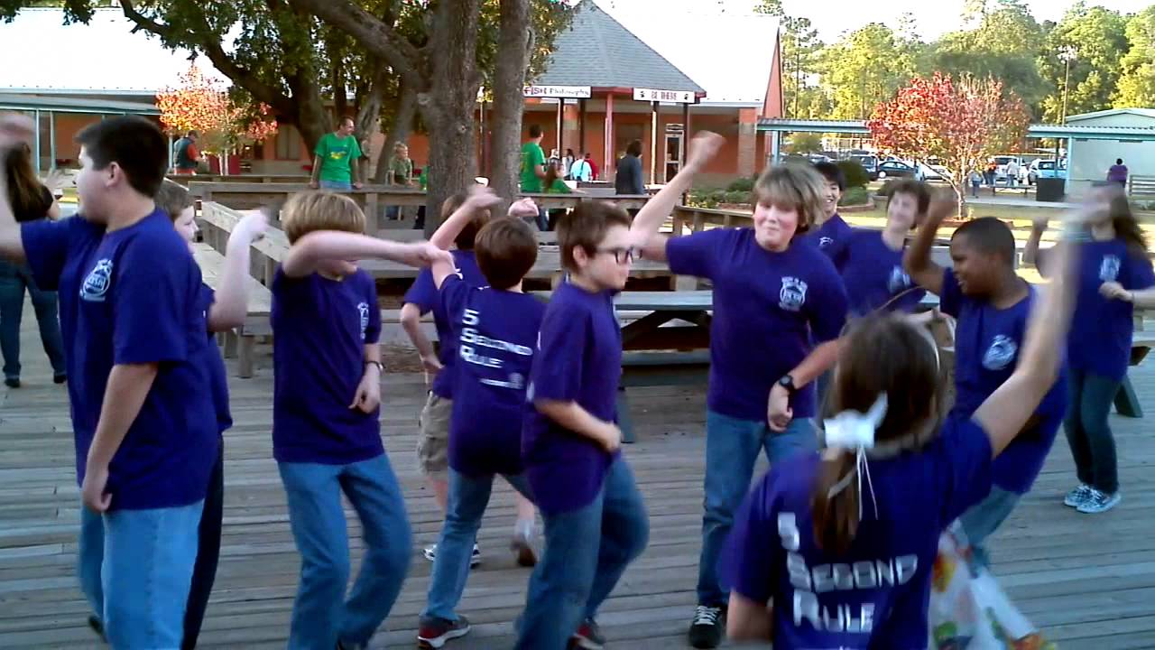 Boyet Jr. High Robotics Team 2011 - YouTube