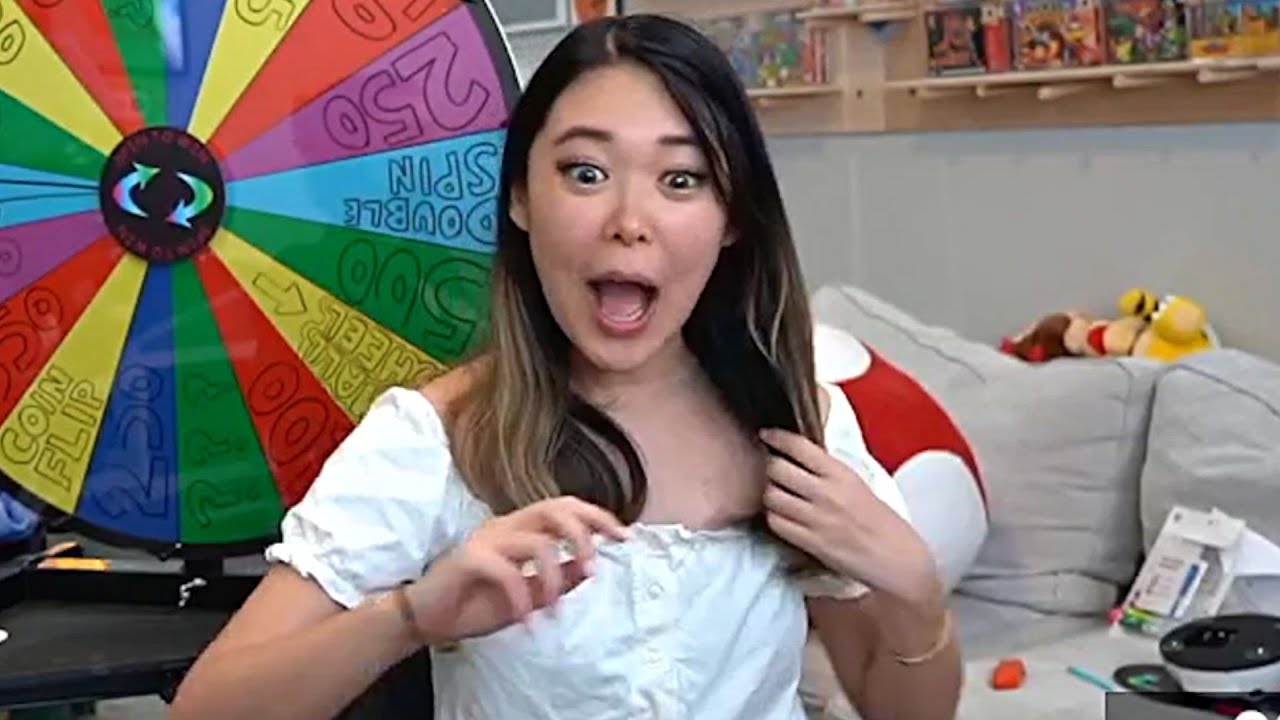 ExtraEmily Couldn't Resist - YouTube