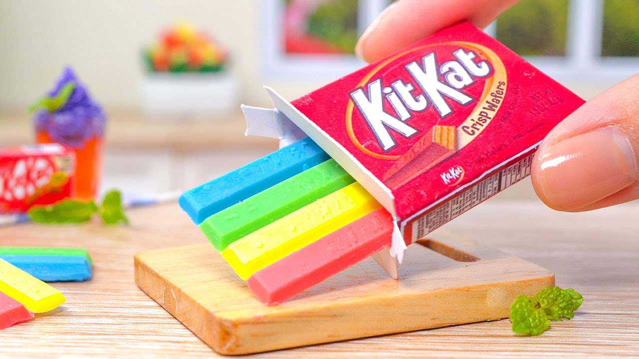 RAINBOW KITKAT 🌈 Yummy Miniature Kitkat Chocolate Recipe 🍫🍭 Easy Making ...