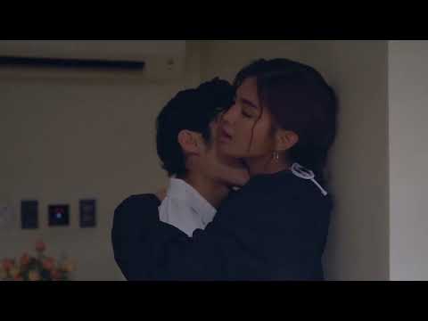 kissing scene of Lukal ❤️ Luna ❤️ Kalix ||The rain in espaina||