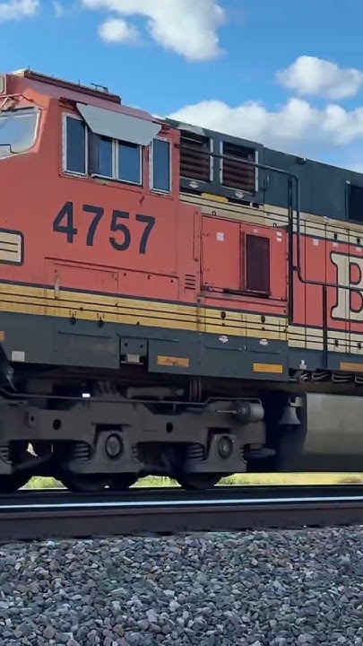 H1 Dash 9 trails on BNSF Manifest train! #train #bnsfrailway #bnsf #bnsftrains - YouTube