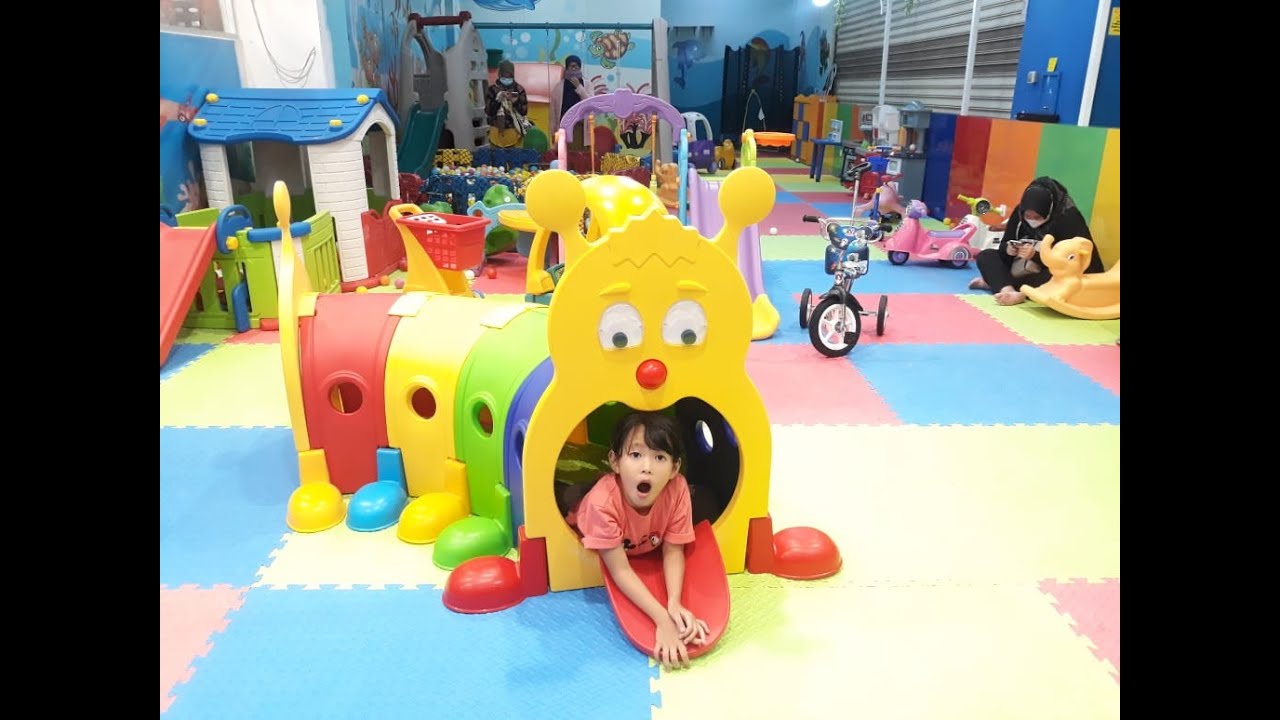 mandi bola di kids playground yang banyak permainannya - YouTube