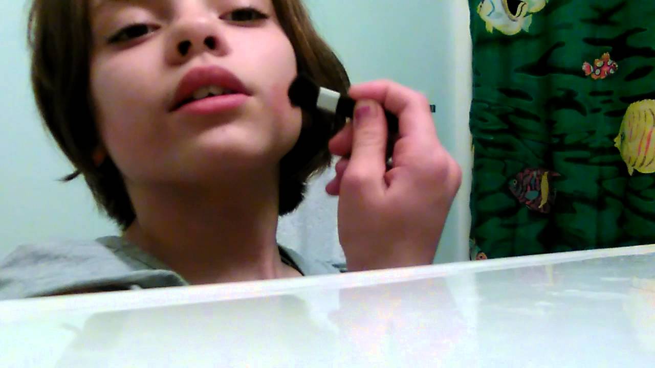 Makeup tutorial by a 10 year old - YouTube