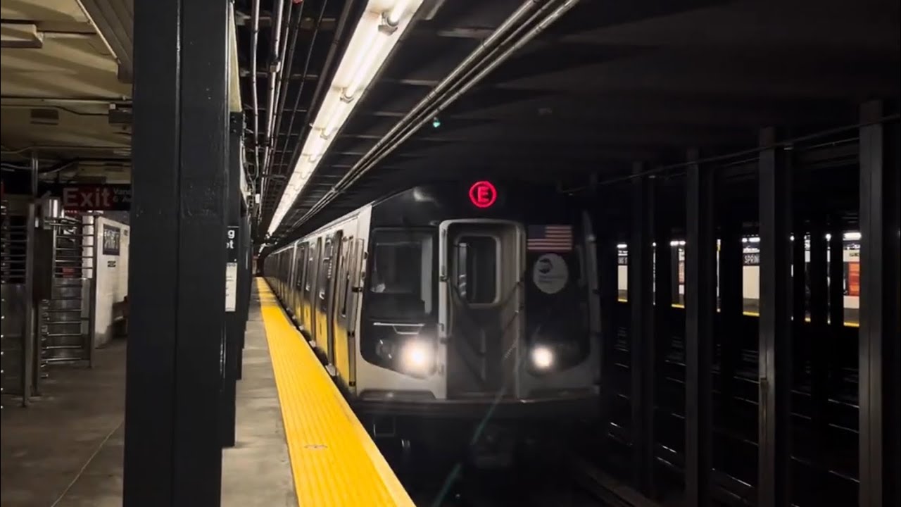 IND 8th Avenue Line: (A) Exp & (C) (E) Local Trains at Spring Street ...