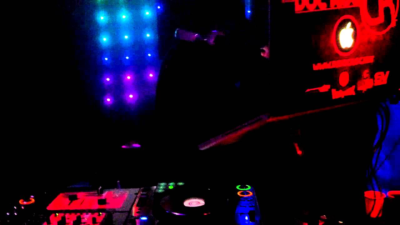 Dvdj doc roc mixing it up at c-level bar and grill - YouTube