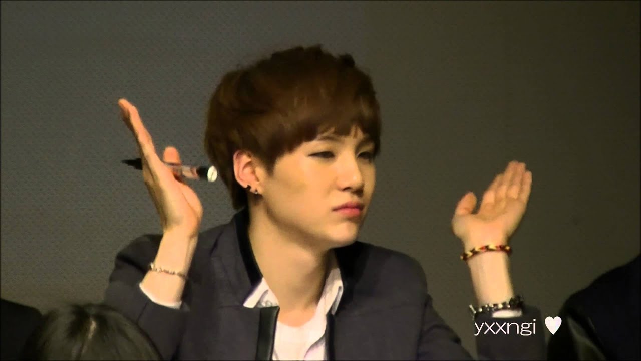 140309 방탄소년단 BTS fansign 신촌 SUGA focus - YouTube