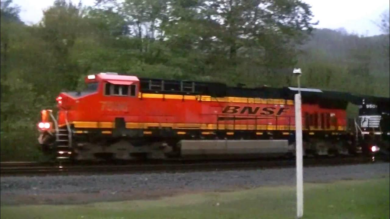 BNSF Leads NS 811 - YouTube