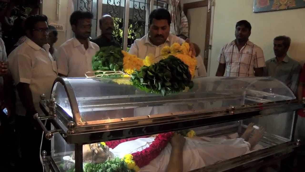 Veteran Actor V. S. Raghavan's Body Reached Home - Public Gathered in ...