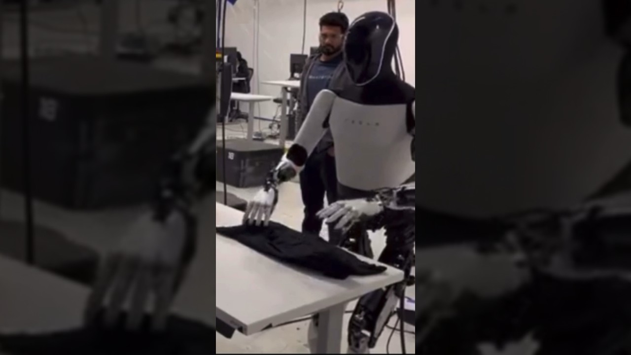 Tesla Optimus folding a T-Shirt #tesla #teslaoptimus #optimus #robots # ...