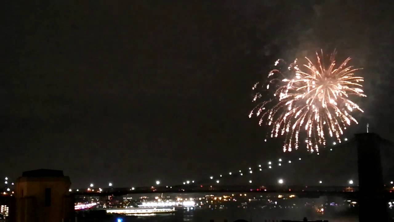 July 4, 2016 East River Fireworks NYC - YouTube