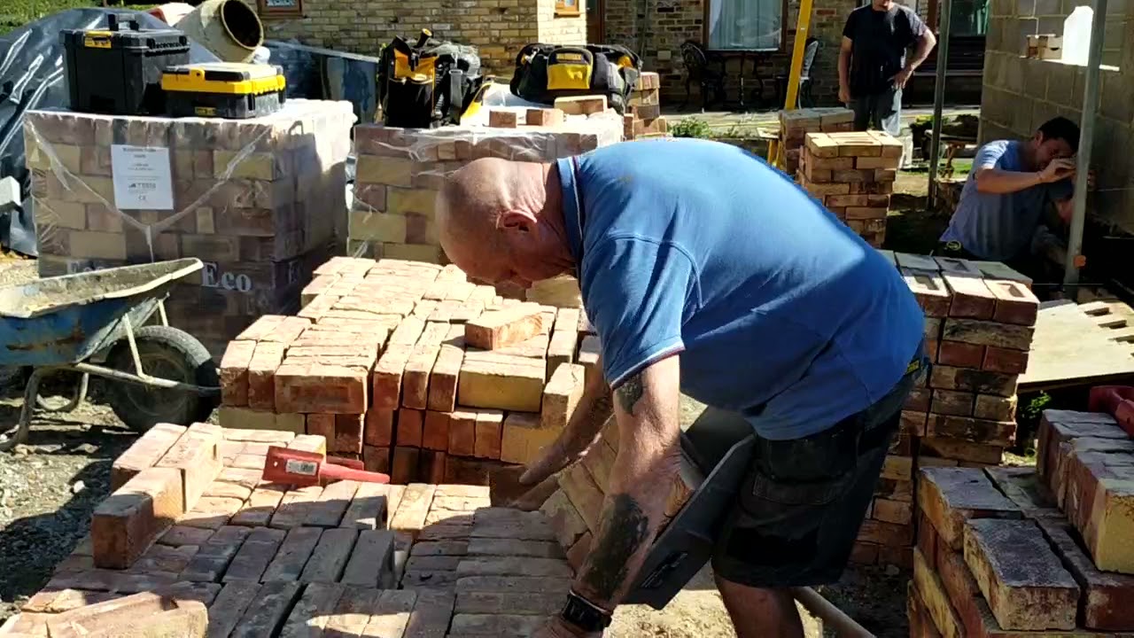 How to build brick reveals and keep the perps plumb. - YouTube