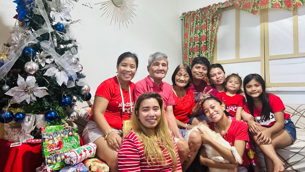 Gift Giving : Padigos Family - YouTube