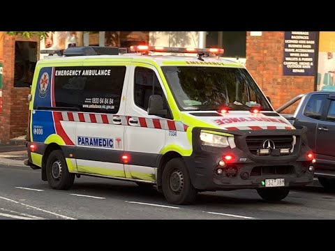 Ambulance Victoria Paramedic (7334) Responding Code 1 - YouTube