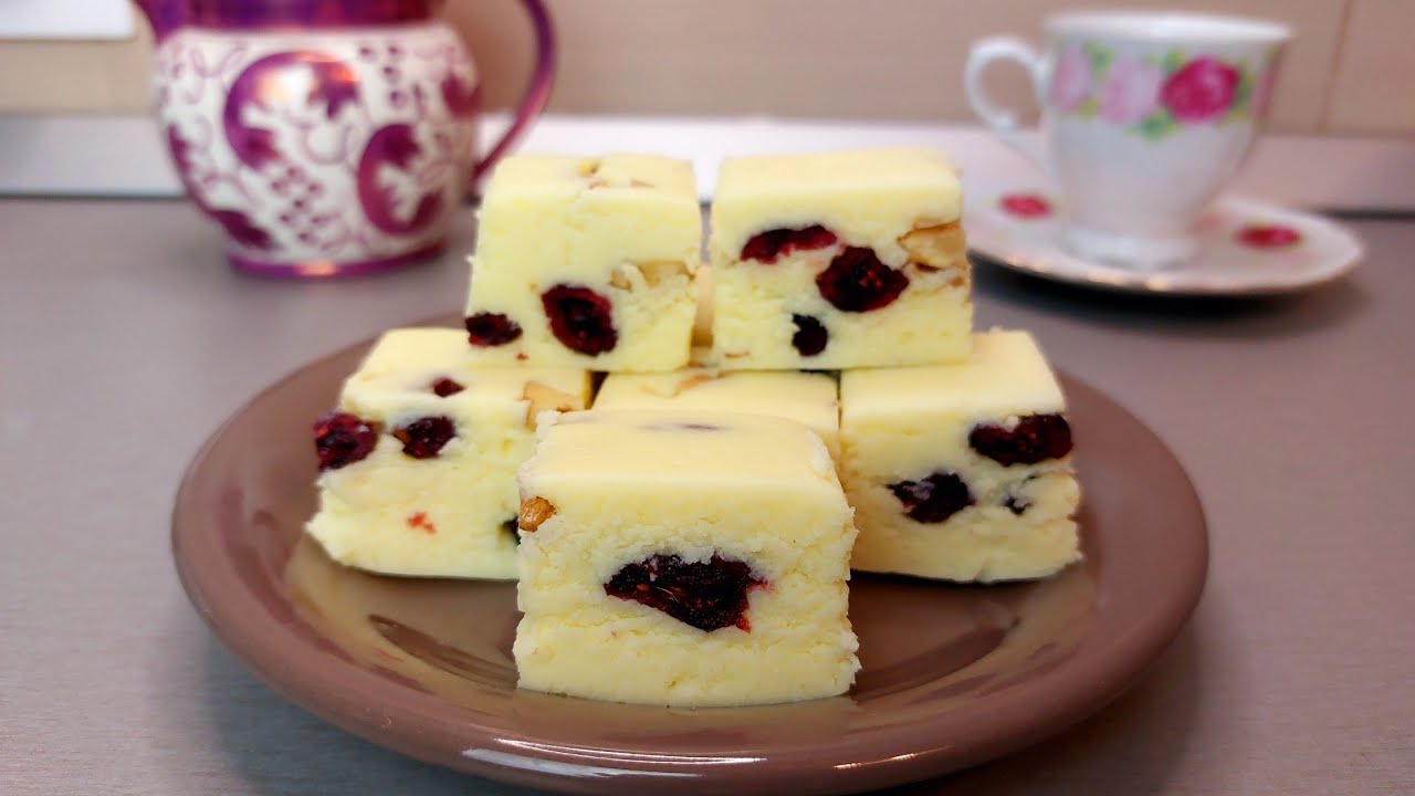 Ciocolata de casa alba cu nuca si merisoare in 5 minute / Reteta ...