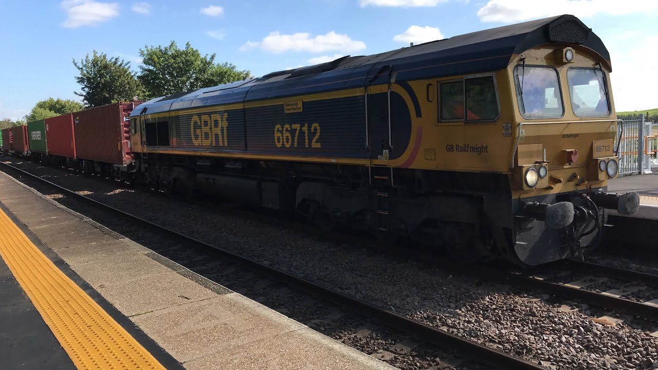 66712 Peterborough power signal box GBRF with 35 containers 16:23 ...