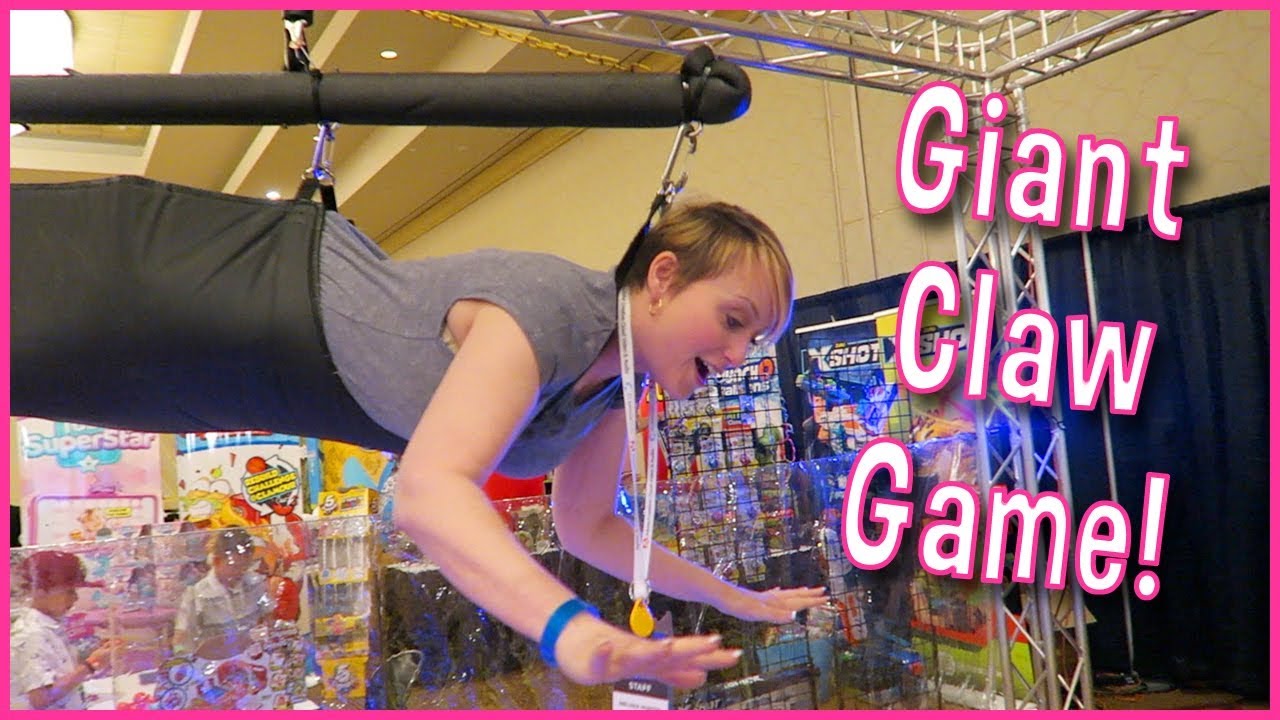 GIANT Claw Machine Win! Toys and YouTubers in Palm Springs - YouTube