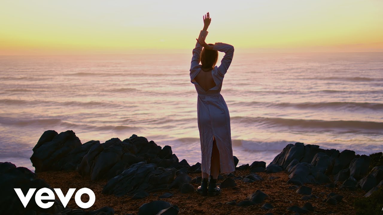 Ariana Grande - supernatural (Alone Dance) - YouTube