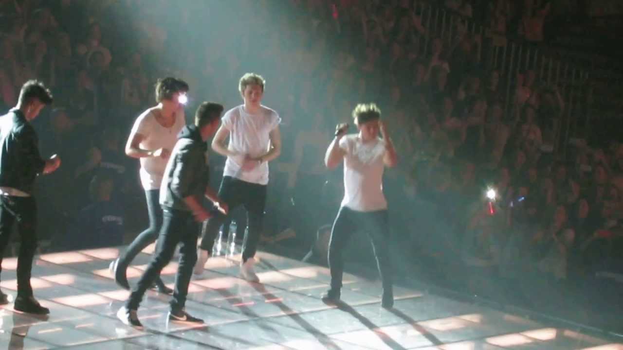 One direction dance moves live in forum 10 may 2013 - YouTube