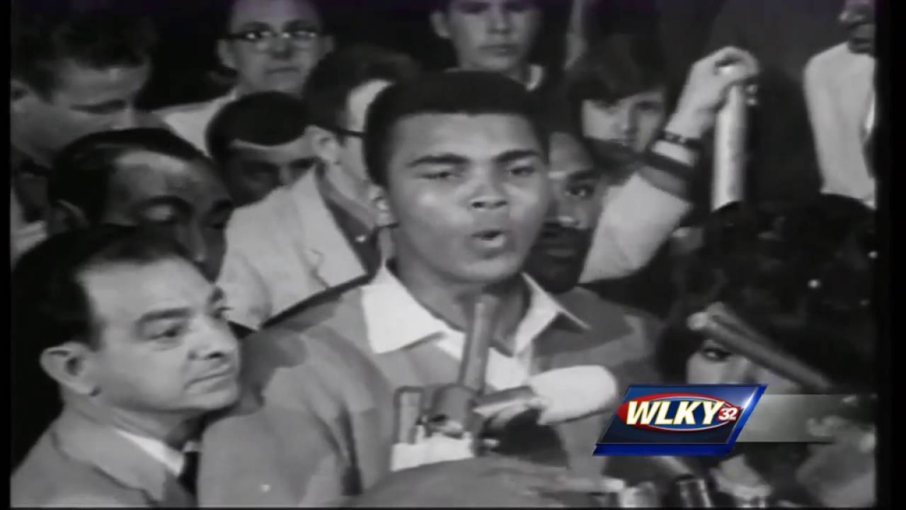 WLKY Fred Cowgill takes a look at Muhammad Ali's boxing history - YouTube