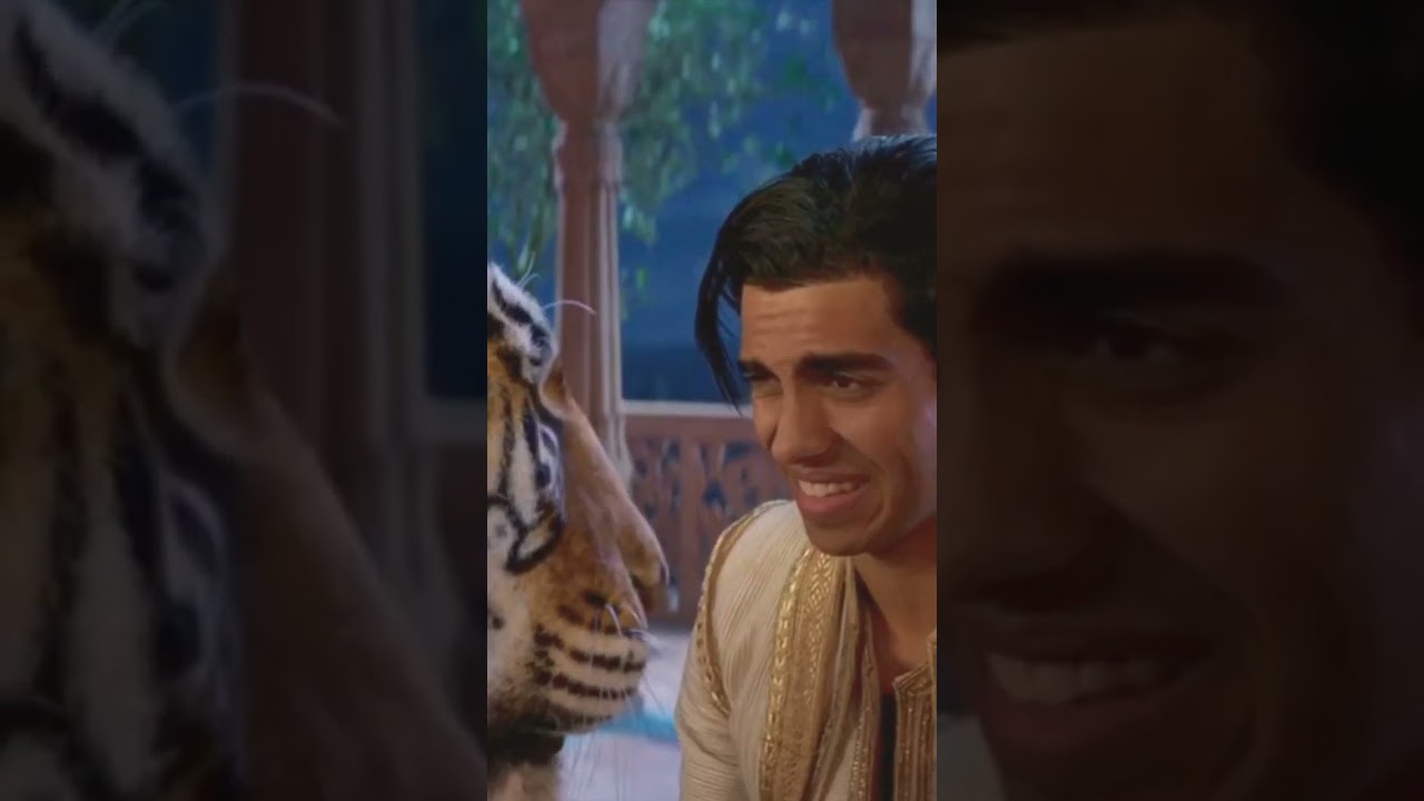 Aladdin kissing scene - YouTube