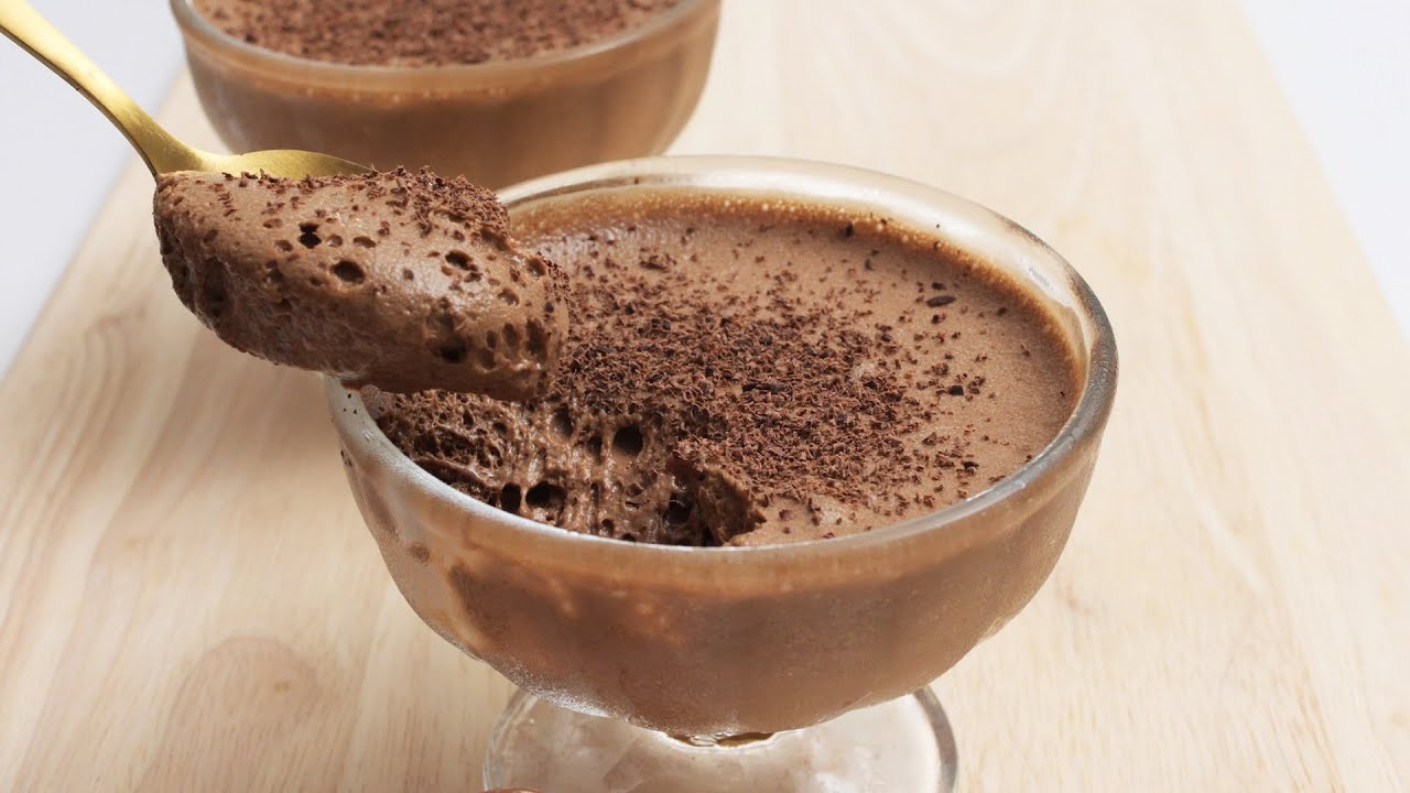Best melting in the mouth！ Airy Chocolate Mousse - YouTube