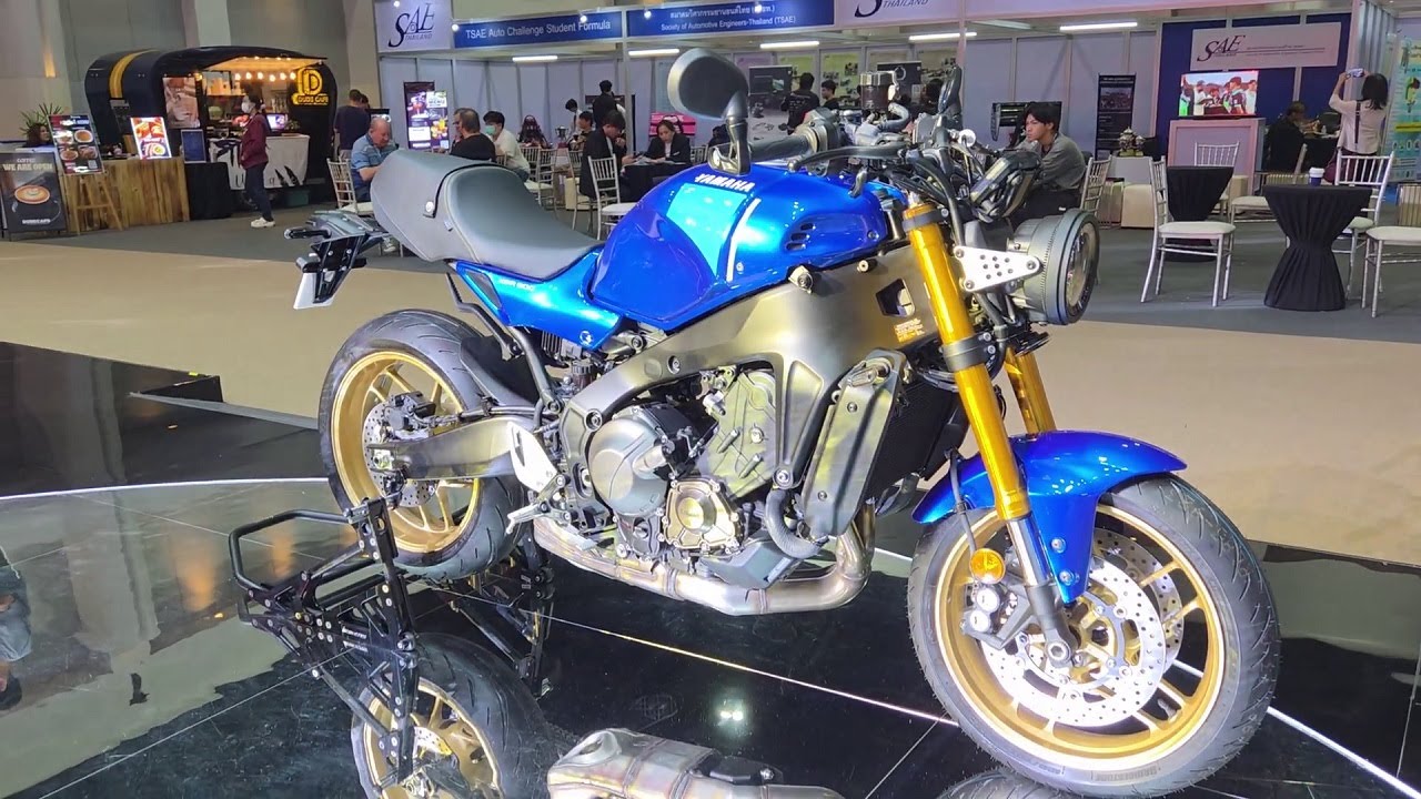 Yamaha XSR 900 Legend Blue Close-Up - YouTube