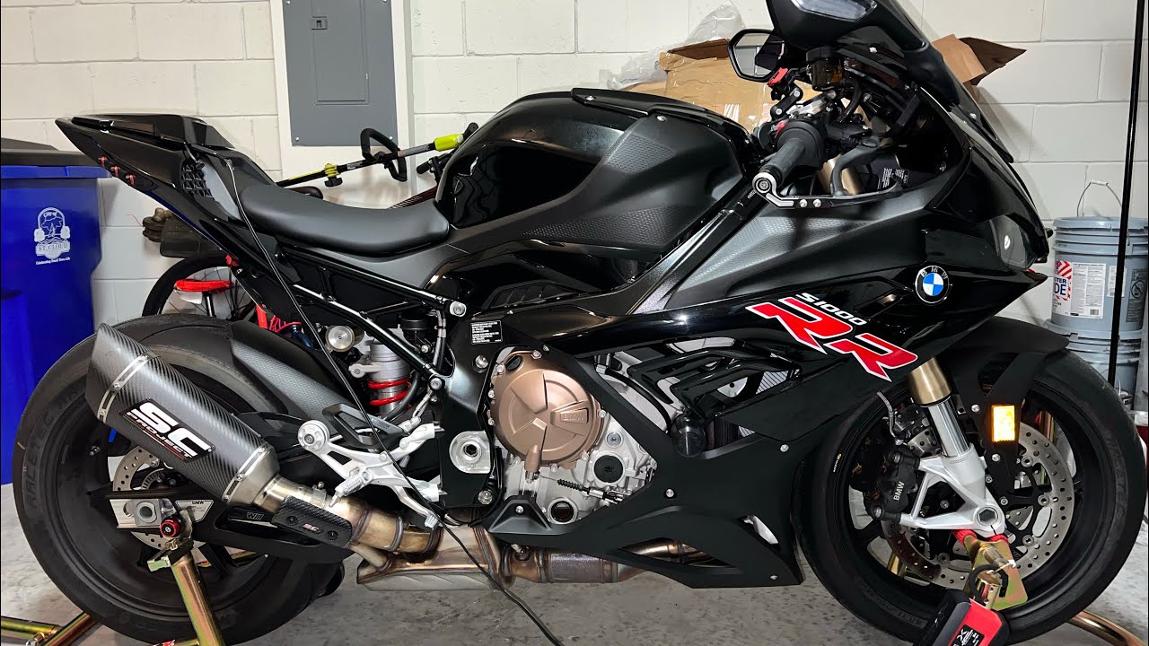 2020-22 BMW S1000RR Rear Cowl OEM vs Aftermarket seat cowl - YouTube