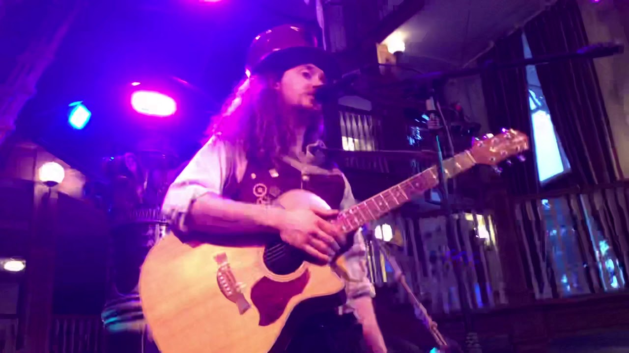 Sir Algenon Alton Towers Hotel - YouTube