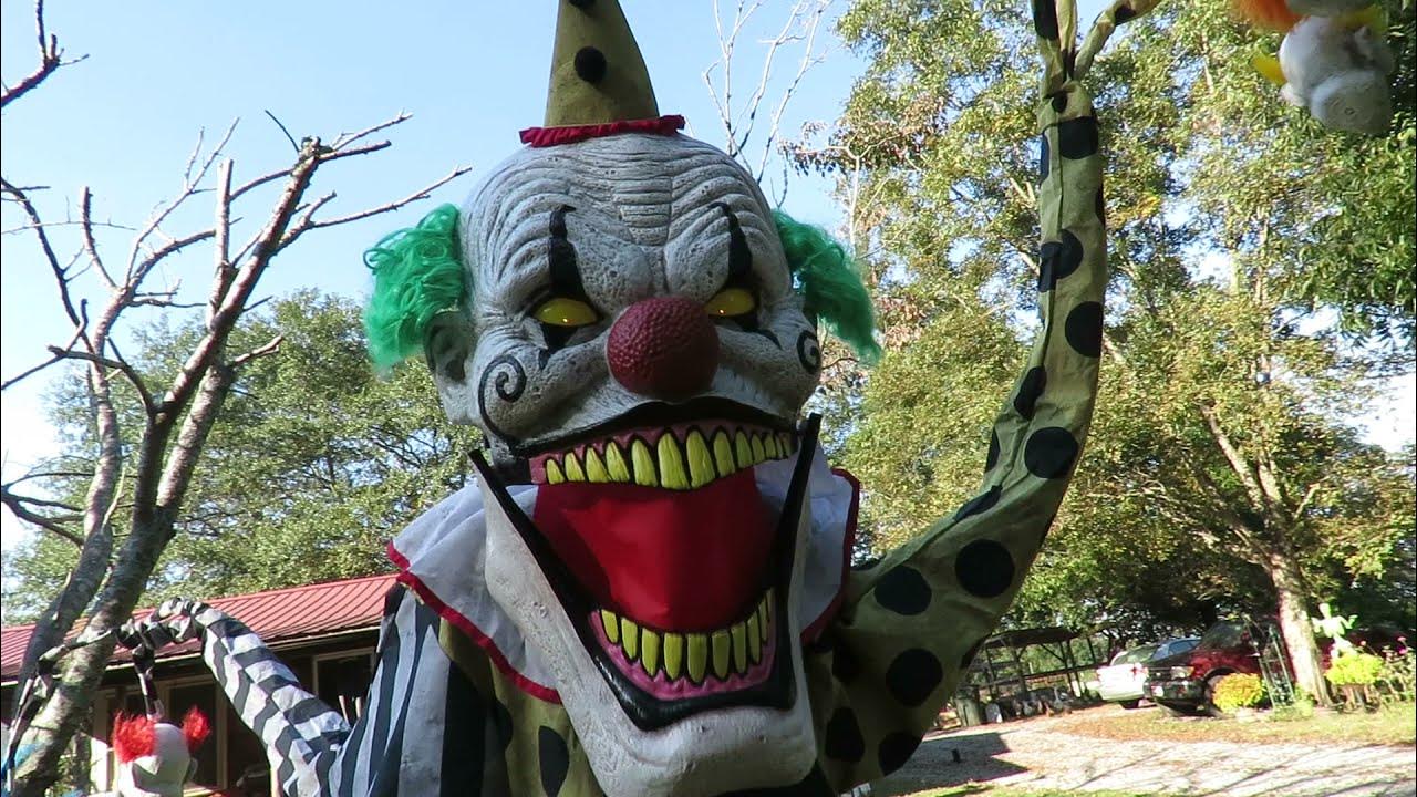 Spirit Halloween Cuddles the Clown Animatronic - YouTube