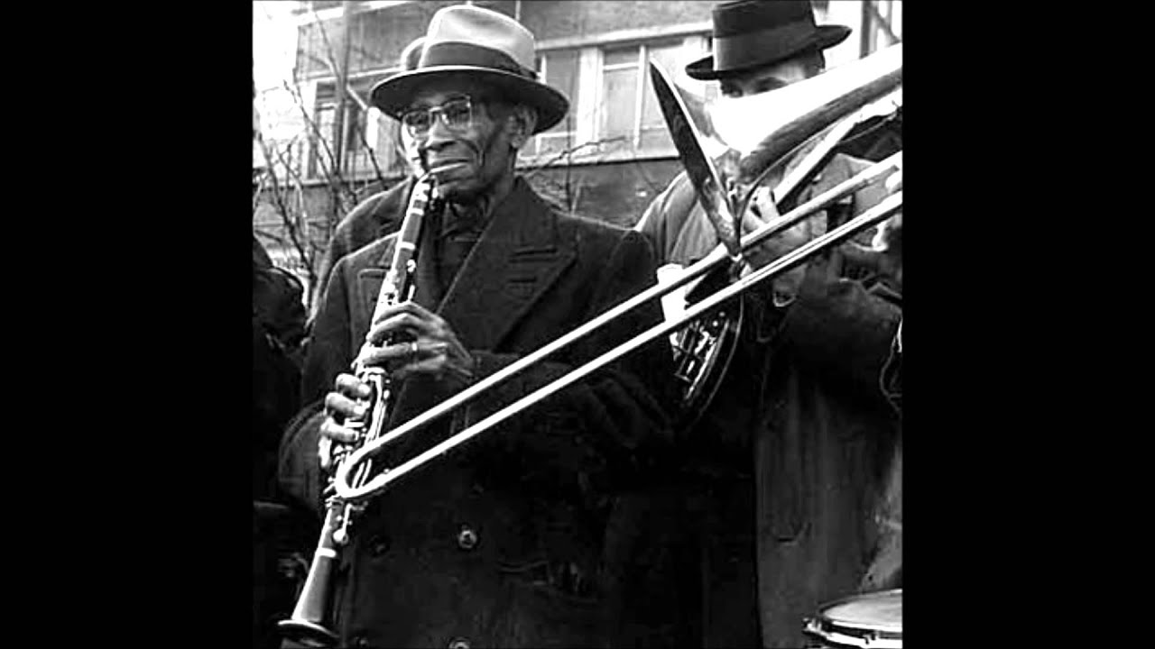 George Lewis with George Guesnon's Stompers Savory Blues - YouTube