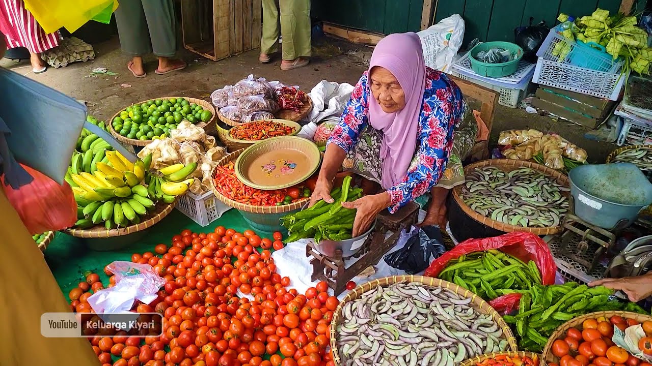 Rame Banget! Berburu Bahan Masakan Sayur-Sayuran, Ikan Pari Bakar dan ...