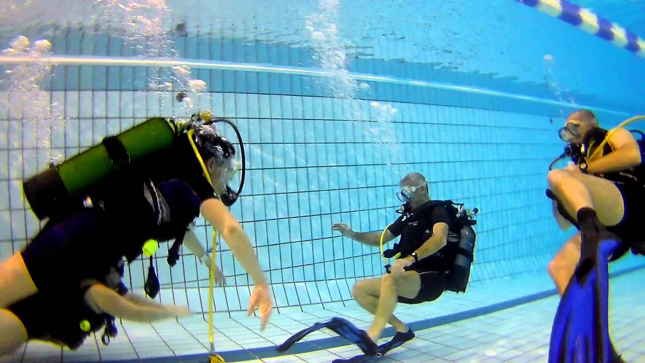 Entrainement plongée piscine nevers - YouTube