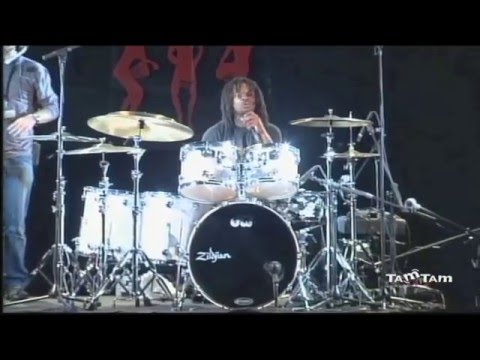 Thomas Pridgen TamTam Drumfest 2011 - DW Drums #01 - YouTube