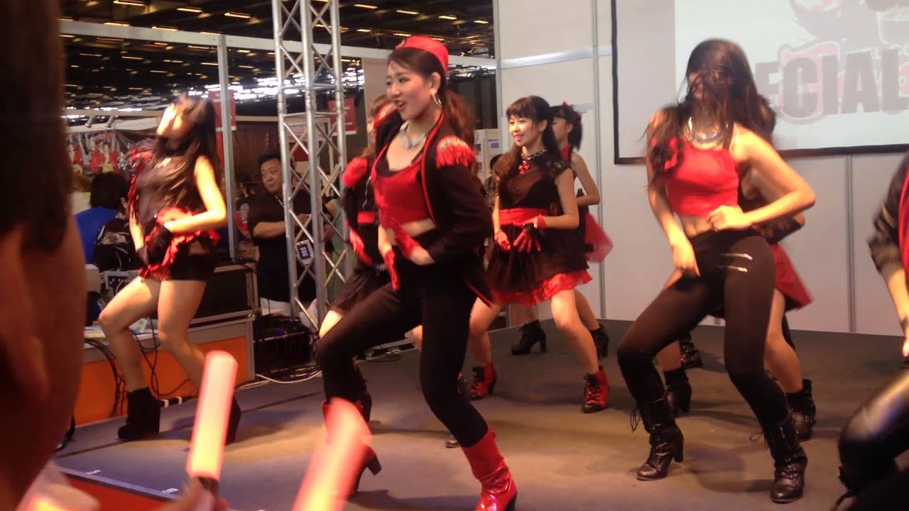 Juri's dance moves from Orange Port (オレンジポート) @Japan Expo 2015 - YouTube