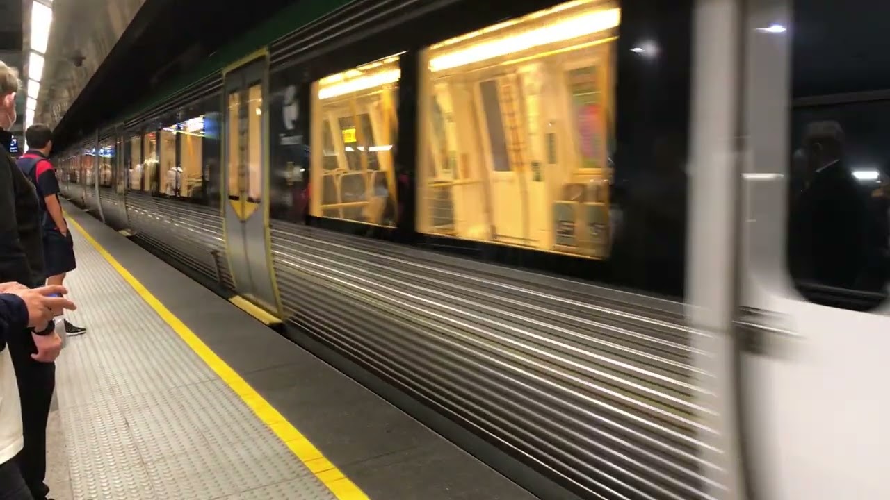 Train Arriving at Perth Underground Perth Platform 2 to Cockburn ...