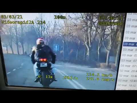 Motocyklista - szaleniec. Więcej na faktykaliskie.pl