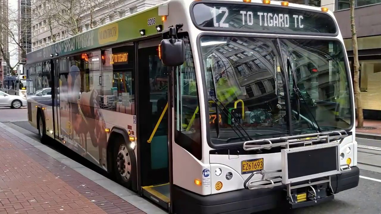TriMet 2014 Gillig Low Floor BRT #3208 on line 12 - YouTube