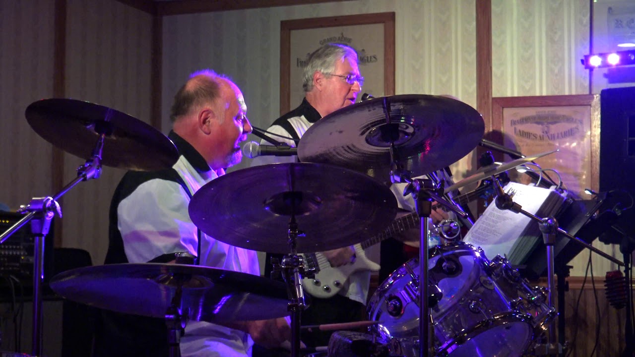 The Classix Live-Down On The Corner - YouTube