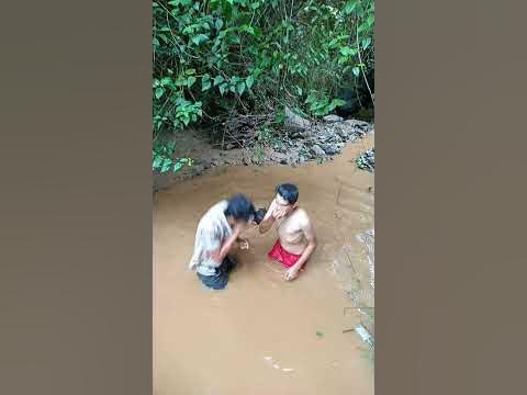 Fighting in mud(1) - YouTube