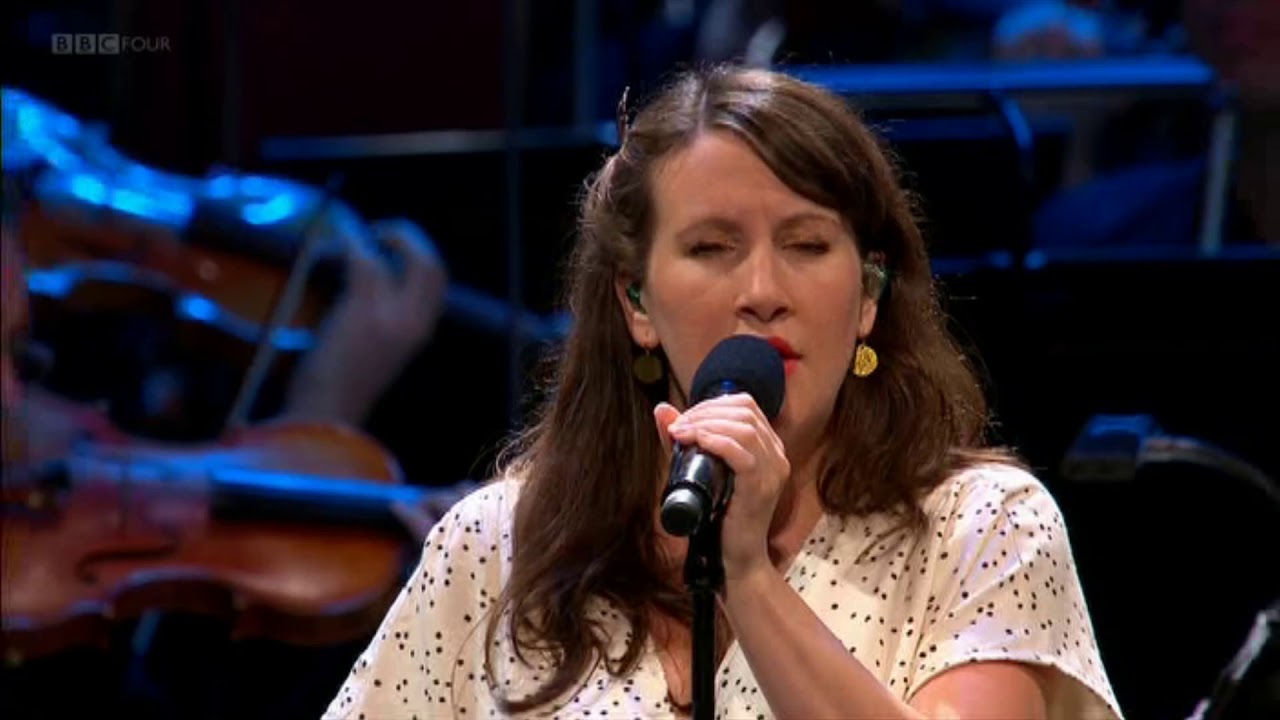 The Unthanks sing "Mount the Air" at the BBC Folk Prom 2018 - YouTube