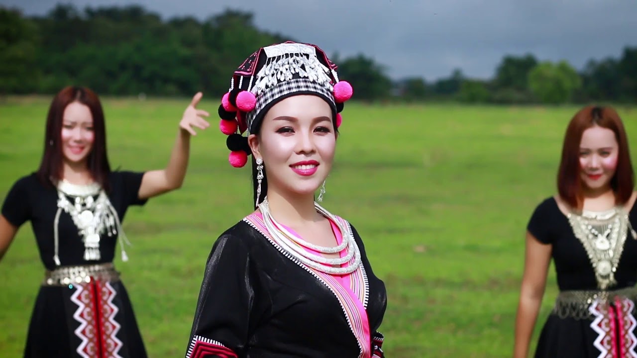 Rho Nyiaj Laus by Yanis Xyher & Sua Yaj - YouTube