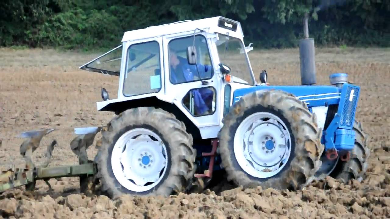 County 974 Ploughing at East Midlands Working Weekend 2010 - YouTube