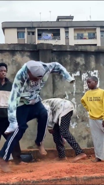 Mara pass Mara || Odogwu Mara legwork #shorts #legwork #dancer #dance ...