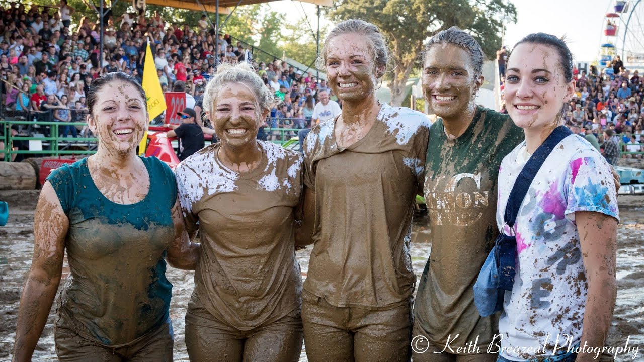 Queen & Court mud bath © Keith Breazeal - YouTube