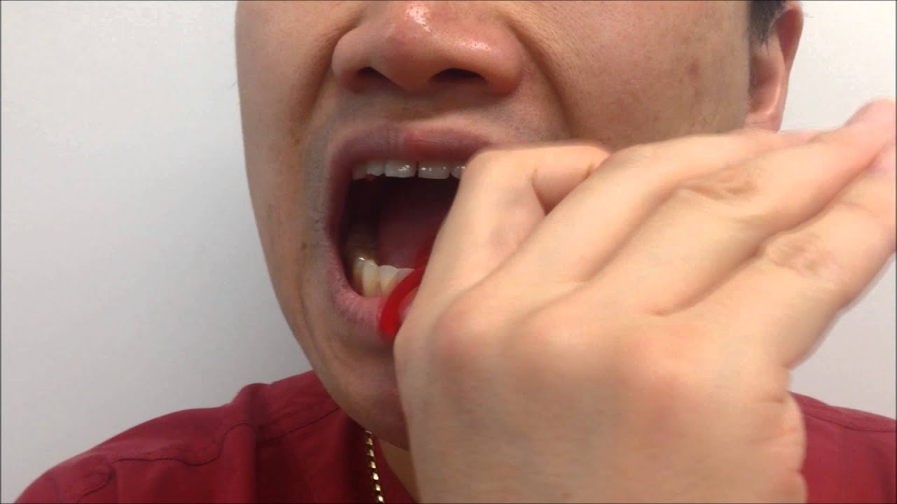 How to floss in 60s using Butler Flossmate and Colgate Total Floss ...