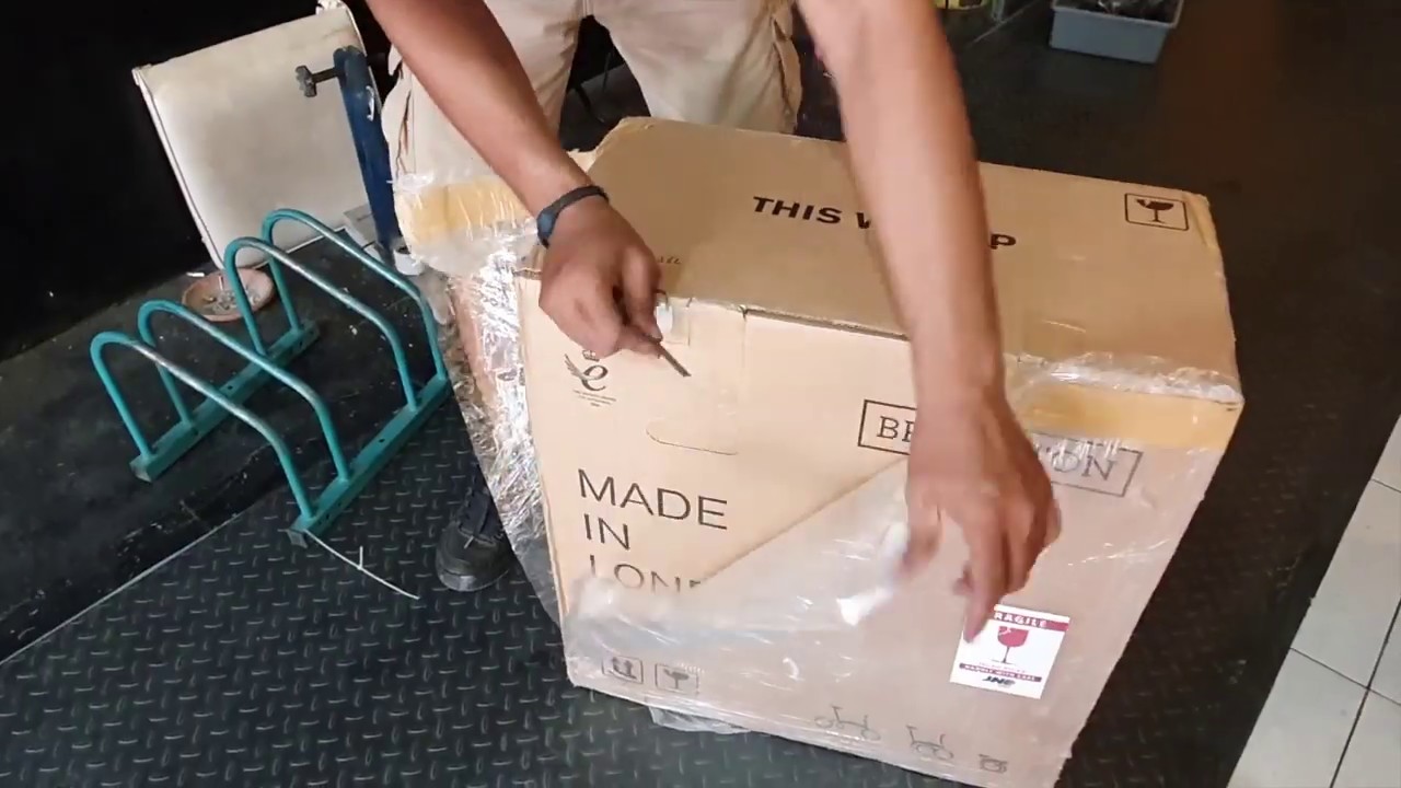 Unboxing Brompton - YouTube
