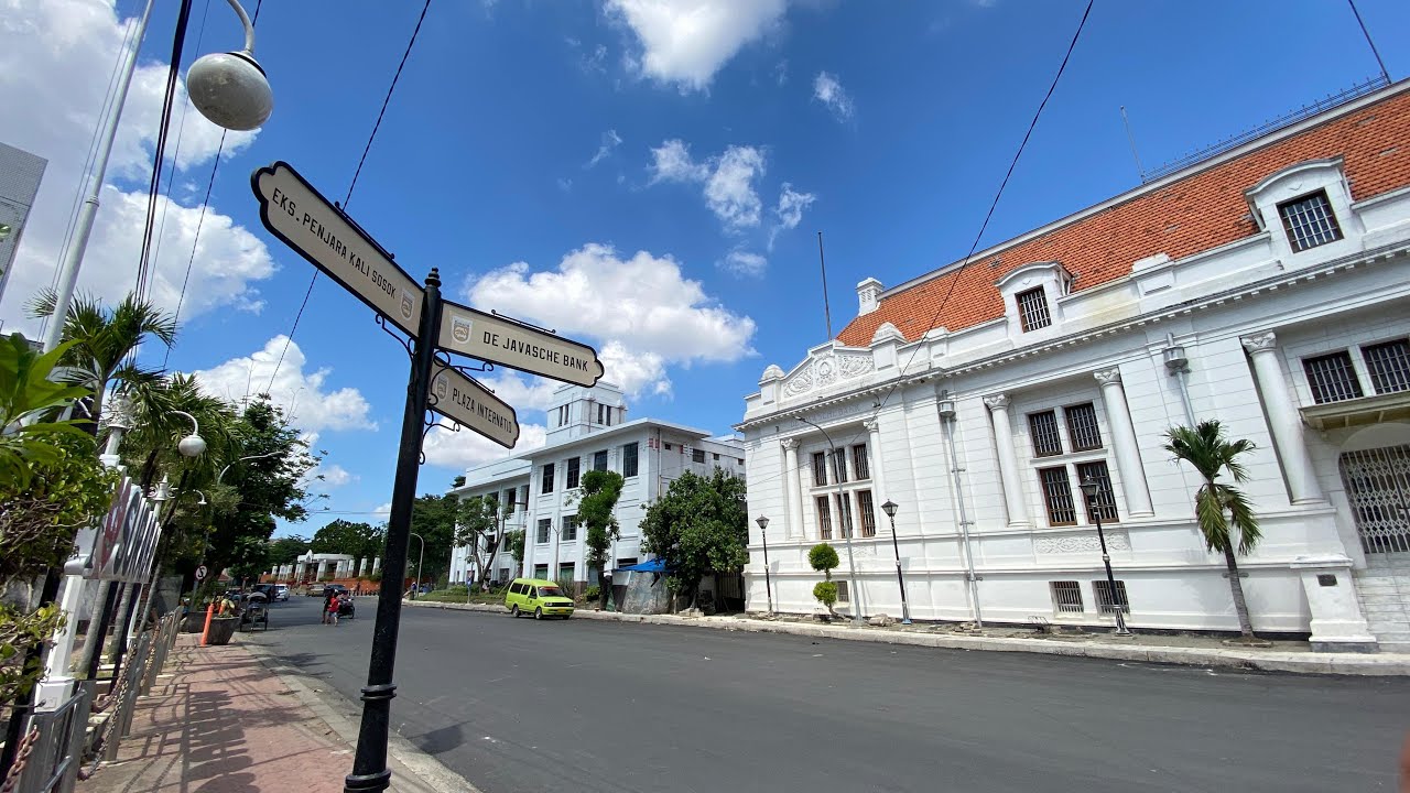 Seperti di Eropa Kota Lama Surabaya | ada mobil AWS Mallaby - YouTube
